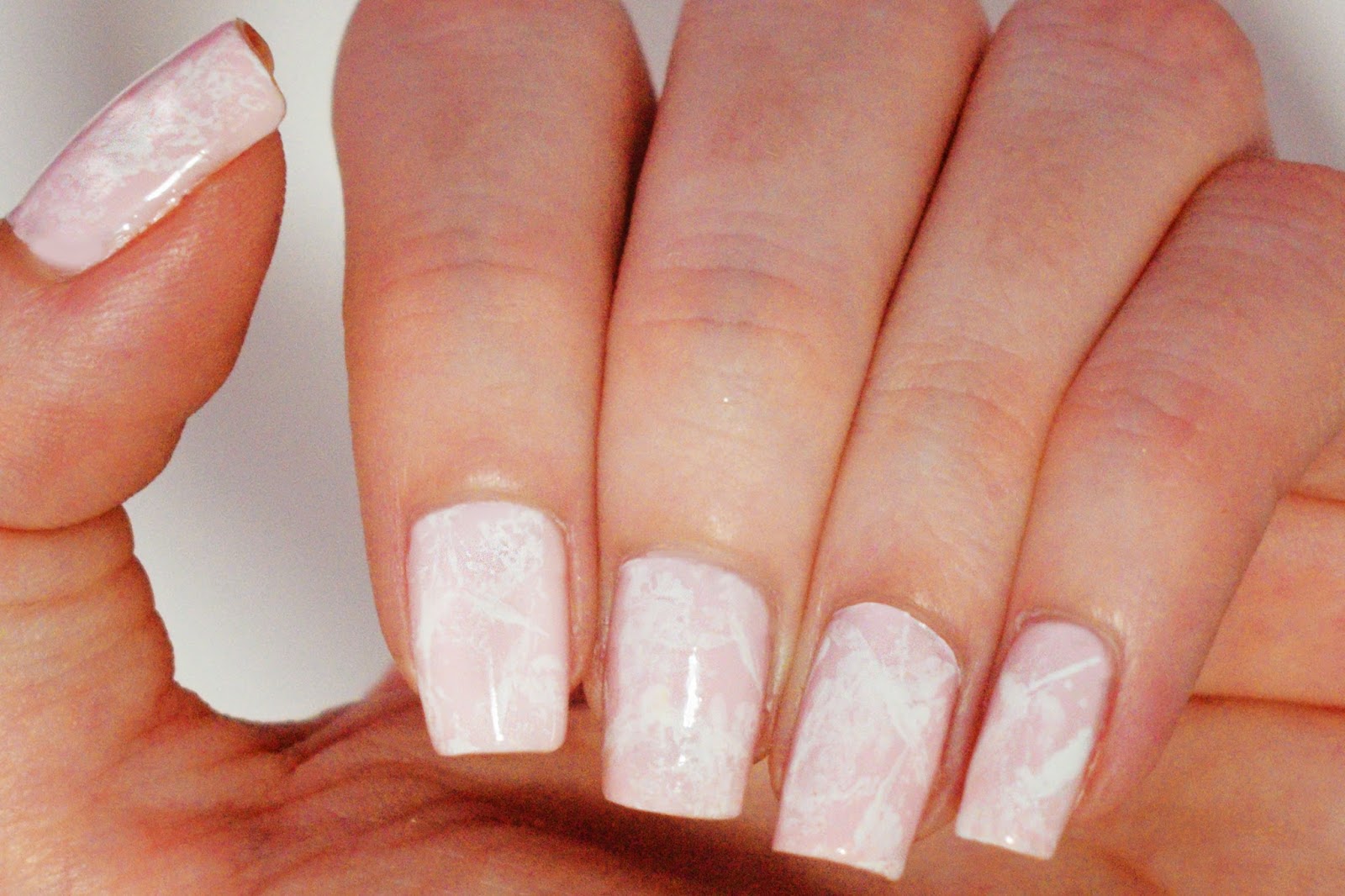 Midnight Glam: Marmoleado en rosa