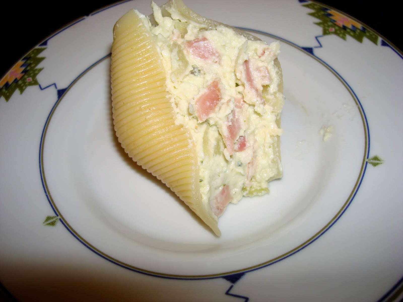 LA COCINA DEL POLLO: STUFFED SHELLS WITH HAM AND CHEESE, MARINARA SAUCE