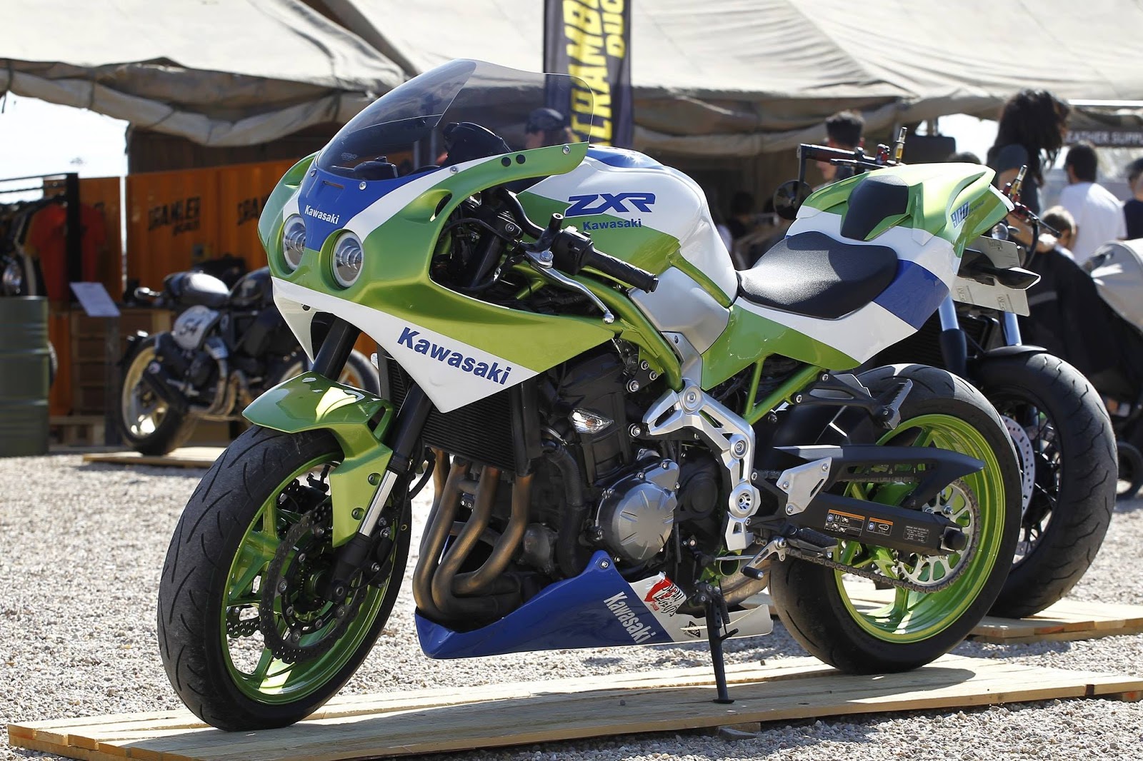 ZXR 900 Return - RocketGarage - Cafe Racer Magazine