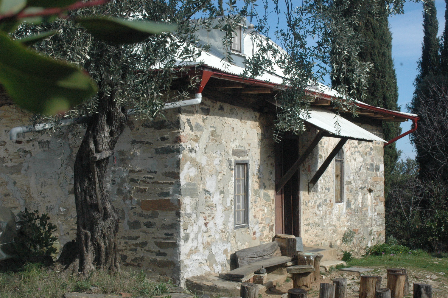 ΤΡΙΒΩΝΙΟ: "ΔΕΝ ΘΑ ΦΥΓΩ ΑΠΟ ΔΩ ΑΝ ΔΕΝ ΜΟΥ ΦΕΡΕΤΕ ΤΟ ΚΟΜΠΟΣΧΟΙΝΙ" - ΟΣΙΟΣ ...