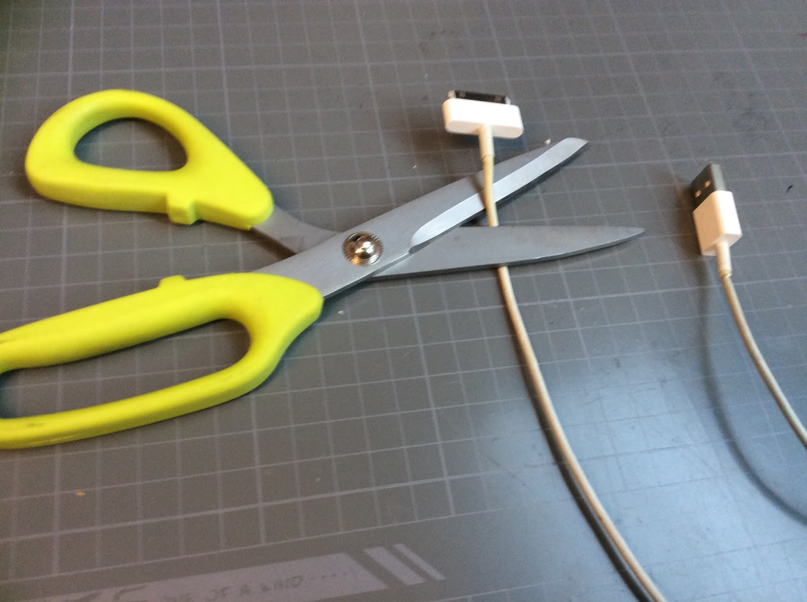 Nelson's Foam Airplanes: How to make a Styrofoam paper airplane? ˋ/ㄧ