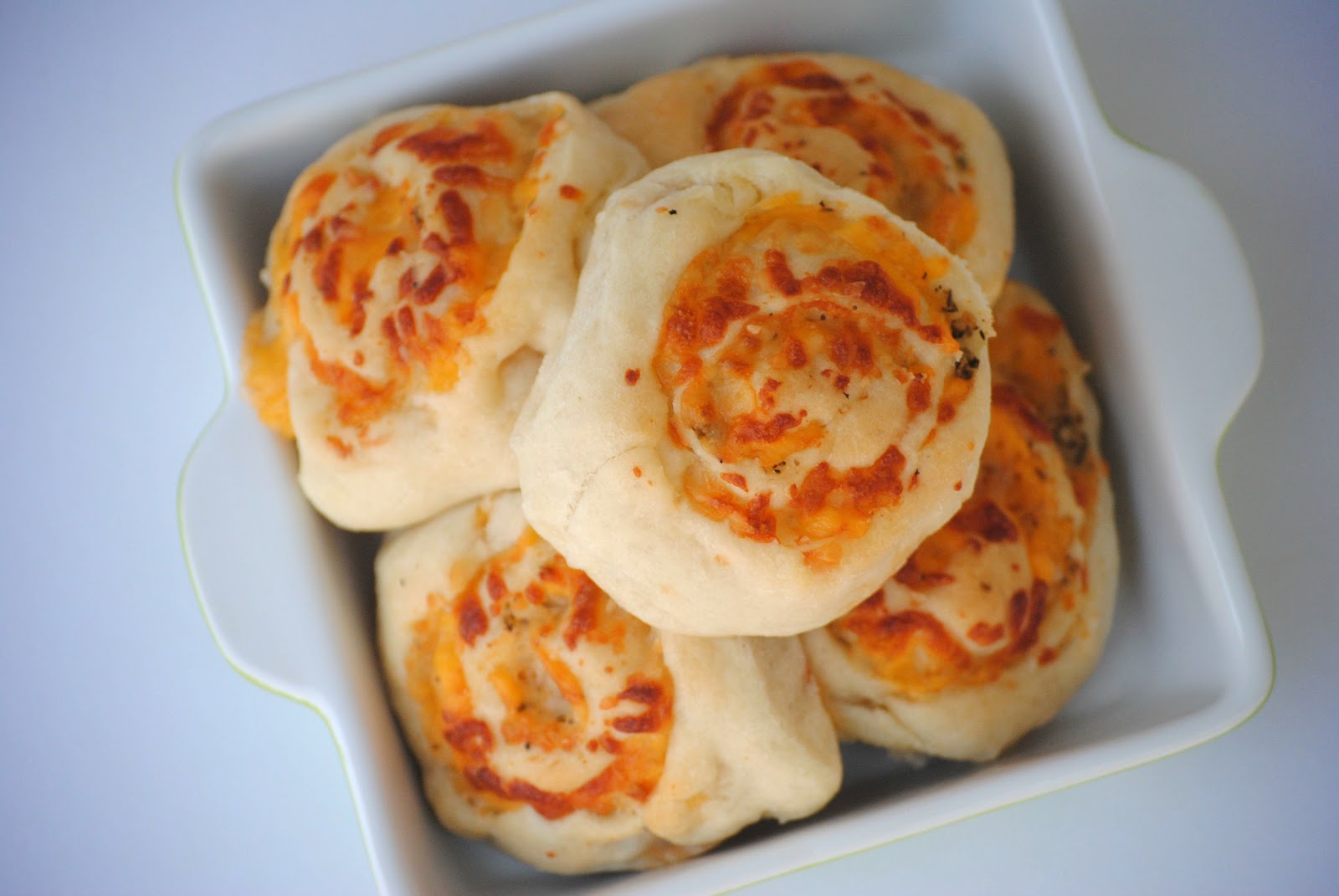 The Farm Girl Recipes: Cheesy Garlic Rolls