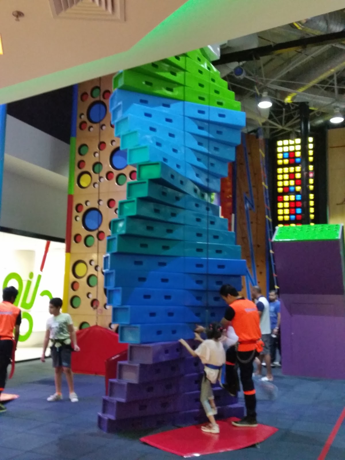 Life in Kuwait Blog: Promenade Mall Hawally