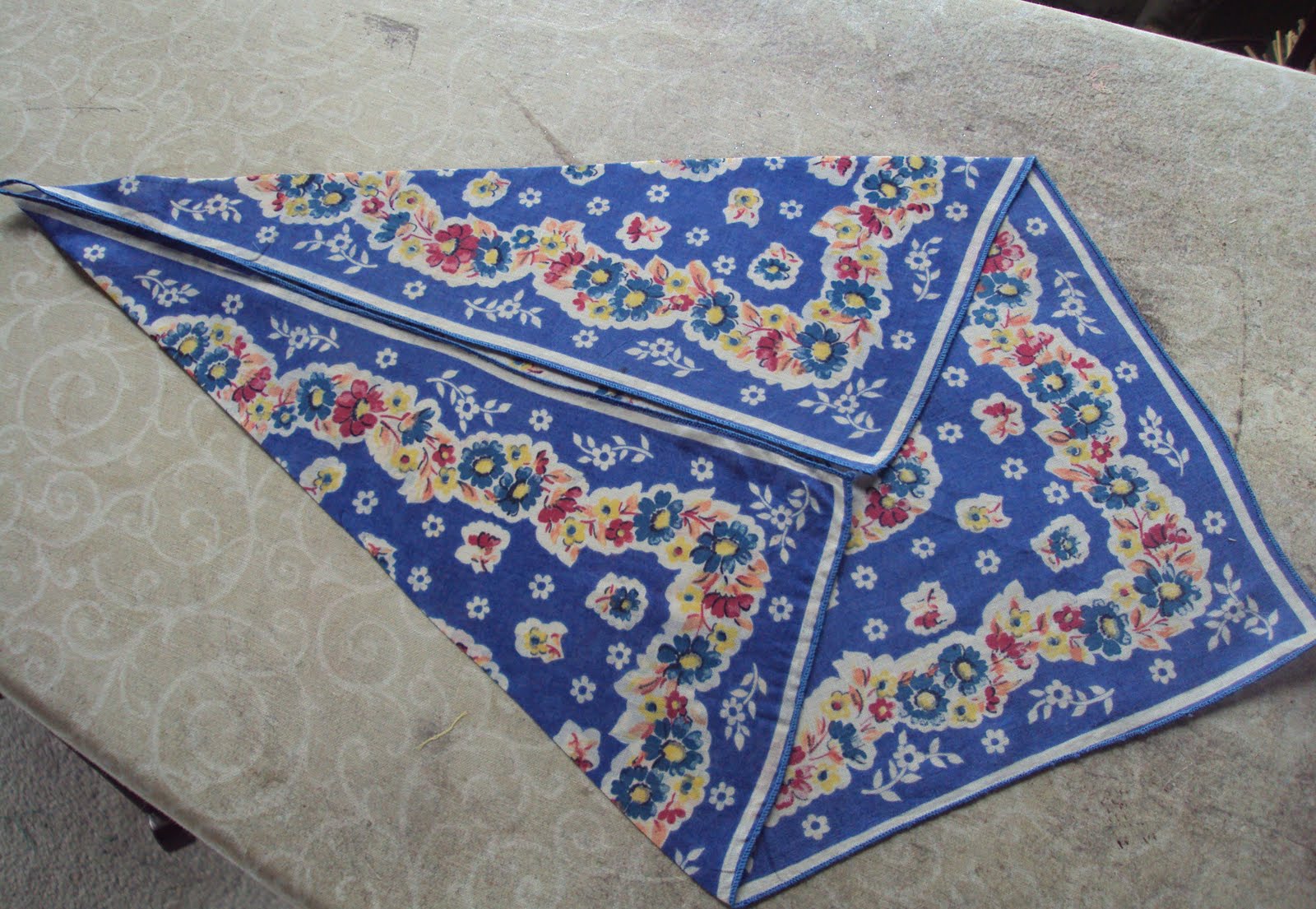 Sweet Songs: Handkerchief Bunting - An Easy Little Tutorial