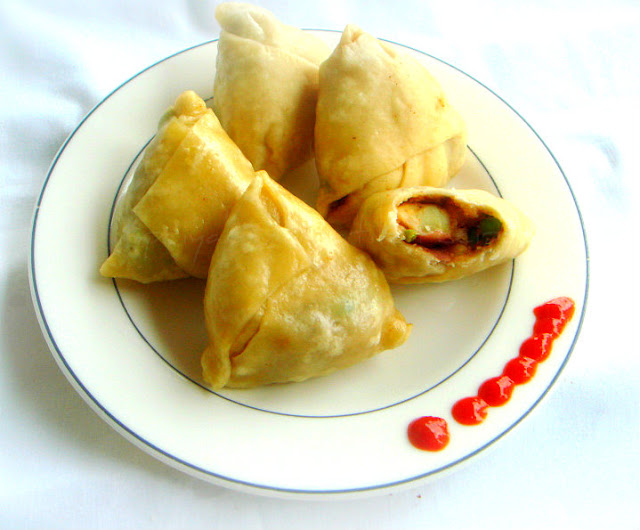 Priya's Versatile Recipes: Steamed Zero Oil Potato Samosas