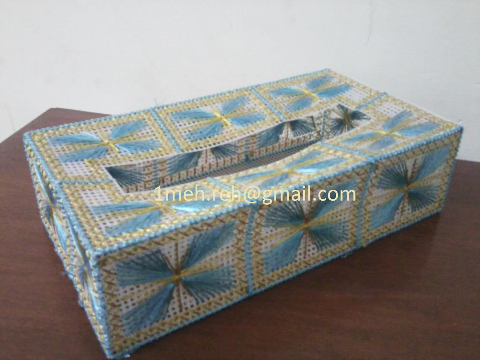 Creative Things: Plastic canvas tissue paper box