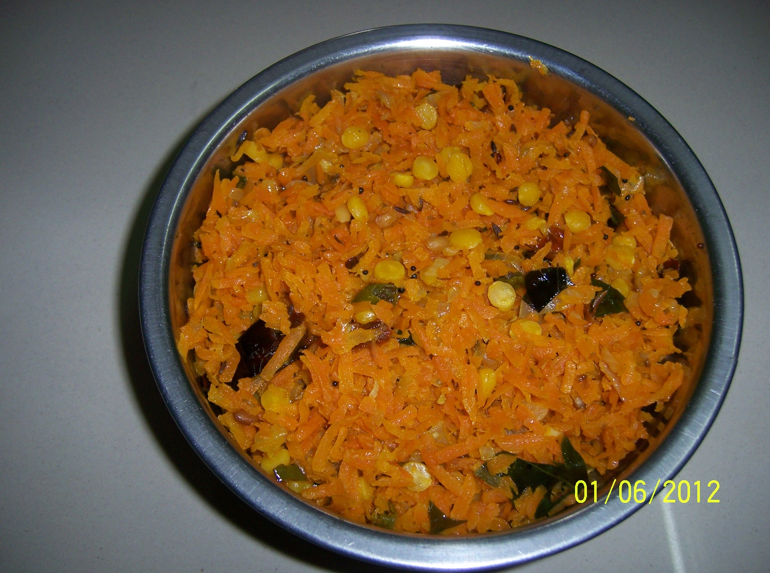 Andhraspecialrecipes: Grated Carrot Curry (Carrot Thurumu Senagapappu Kura)