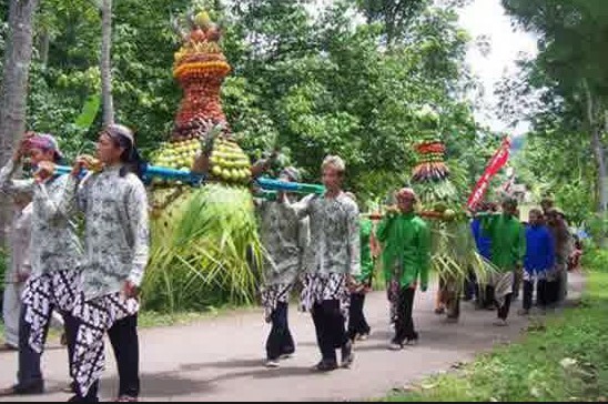 Kebudayaan Rasulan Warga Salam ing Masa Tanem - Pawarta Bahasa Jawa