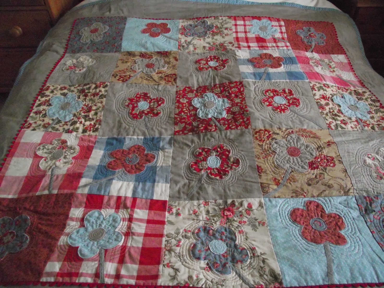 Me, My Socks and Pie: Summer Daisy Quilt - Cowslip Workshops