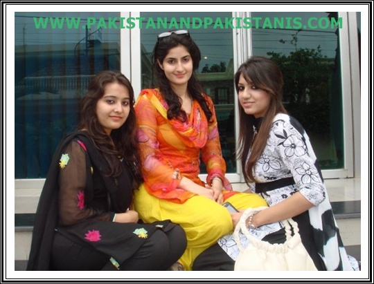 PAKISTAN IMAGES: ISLAMABAD GIRLS