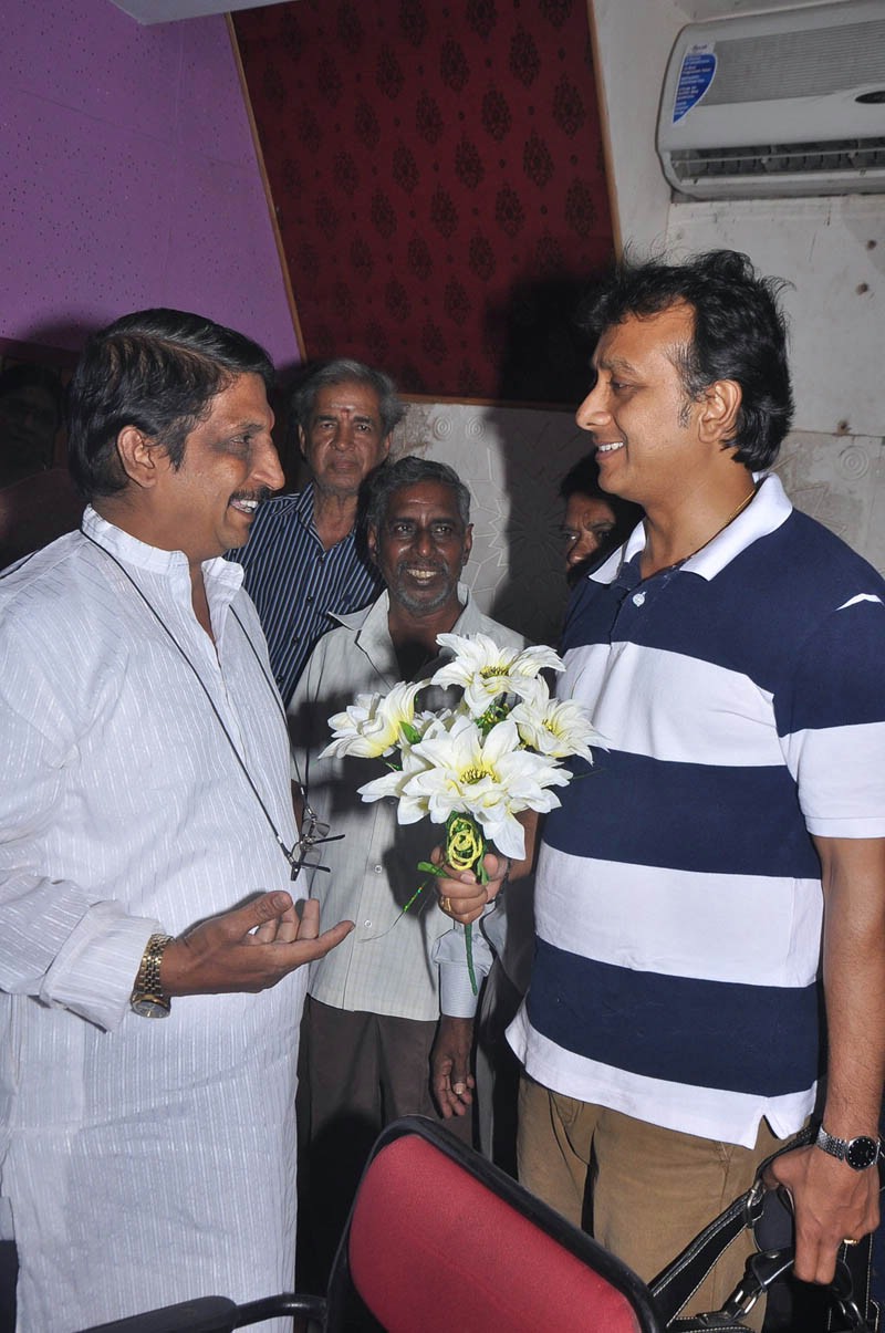 Playback Singer Unnikrishnan Sings for Nilavil Mazhai Photos HQ latest ...