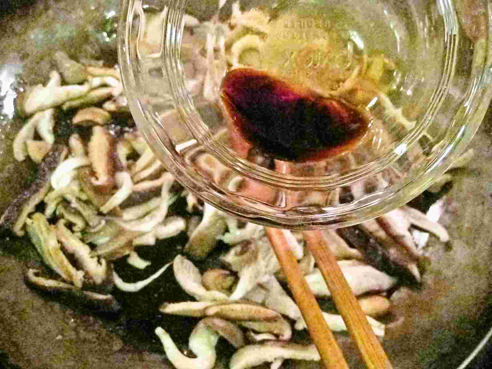 Recipes for Tom: Kinoko no namuru / mushroom namul saute