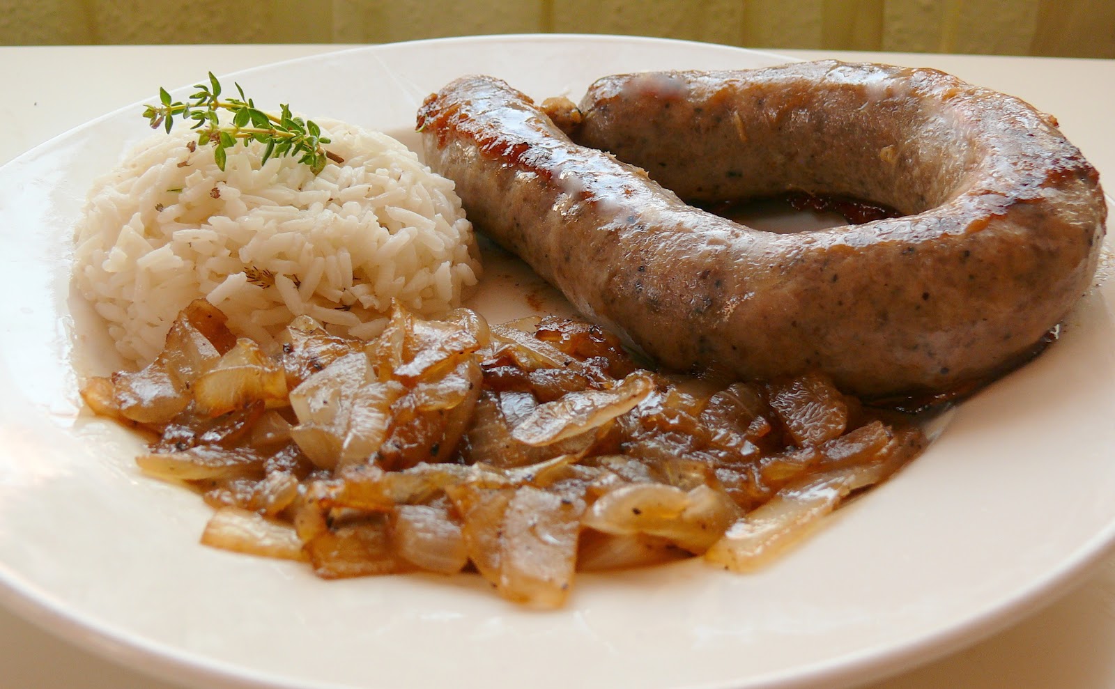 Tapa't de tapes: Botifarra de perol amb ceba confitada amb vi ranci