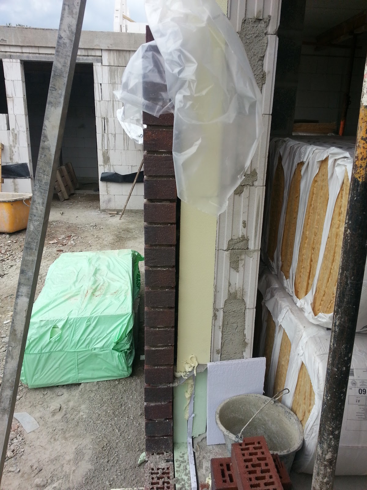 Ralf & Natalie's Baublog: Erster Klinker am Haus