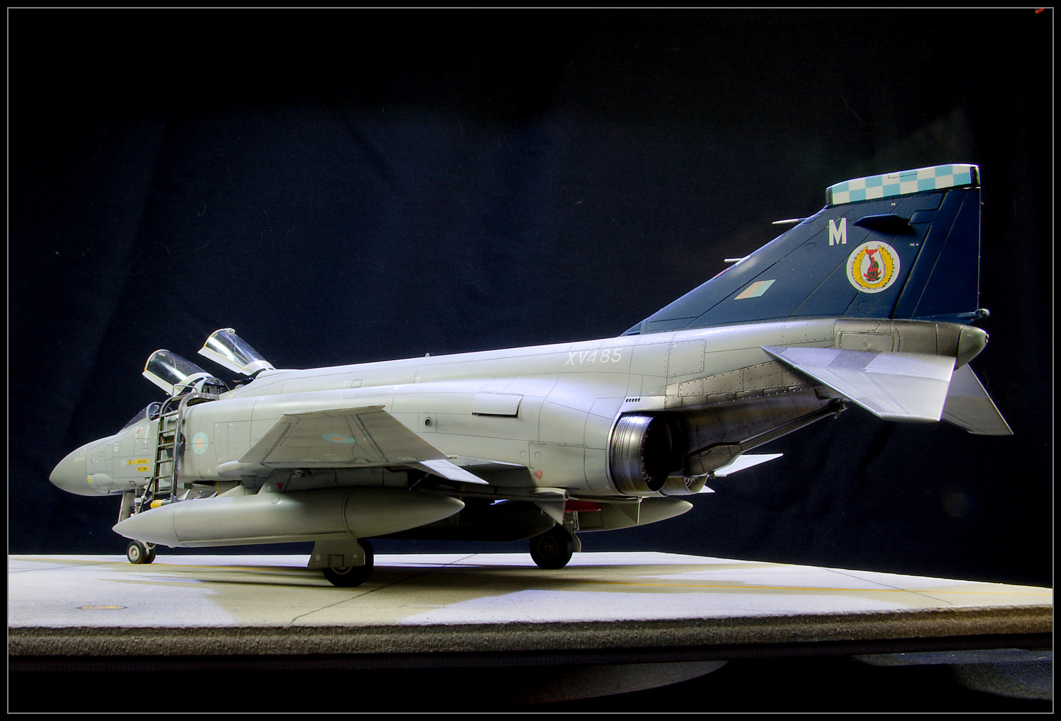 The Hamfisted Modeller: 1/48 Hasegawa F-4 FGR-2 Phantom - No 19 Sqn ...