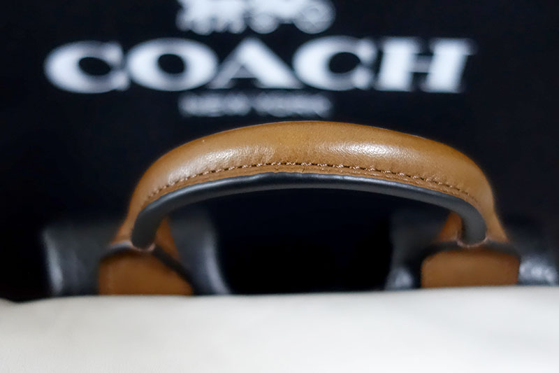 ゆるりブログ: COACH(コーチ)のマンハッタン バックパック ミックスド レザー(57759)の意表を突くカラーリングに心を砕かれる :)