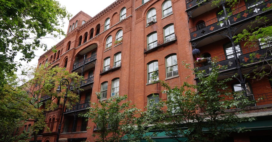 Brooklyn Relics: Riverside Apartments