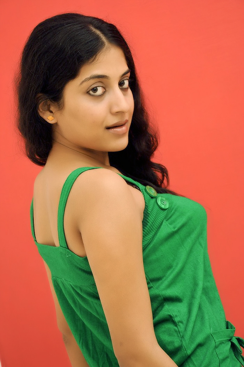 ACTRESS KAVITHA NAIR IN TIGHT TOP AND JEANS CUTE AND HOT PHOTO SHOOT ...
