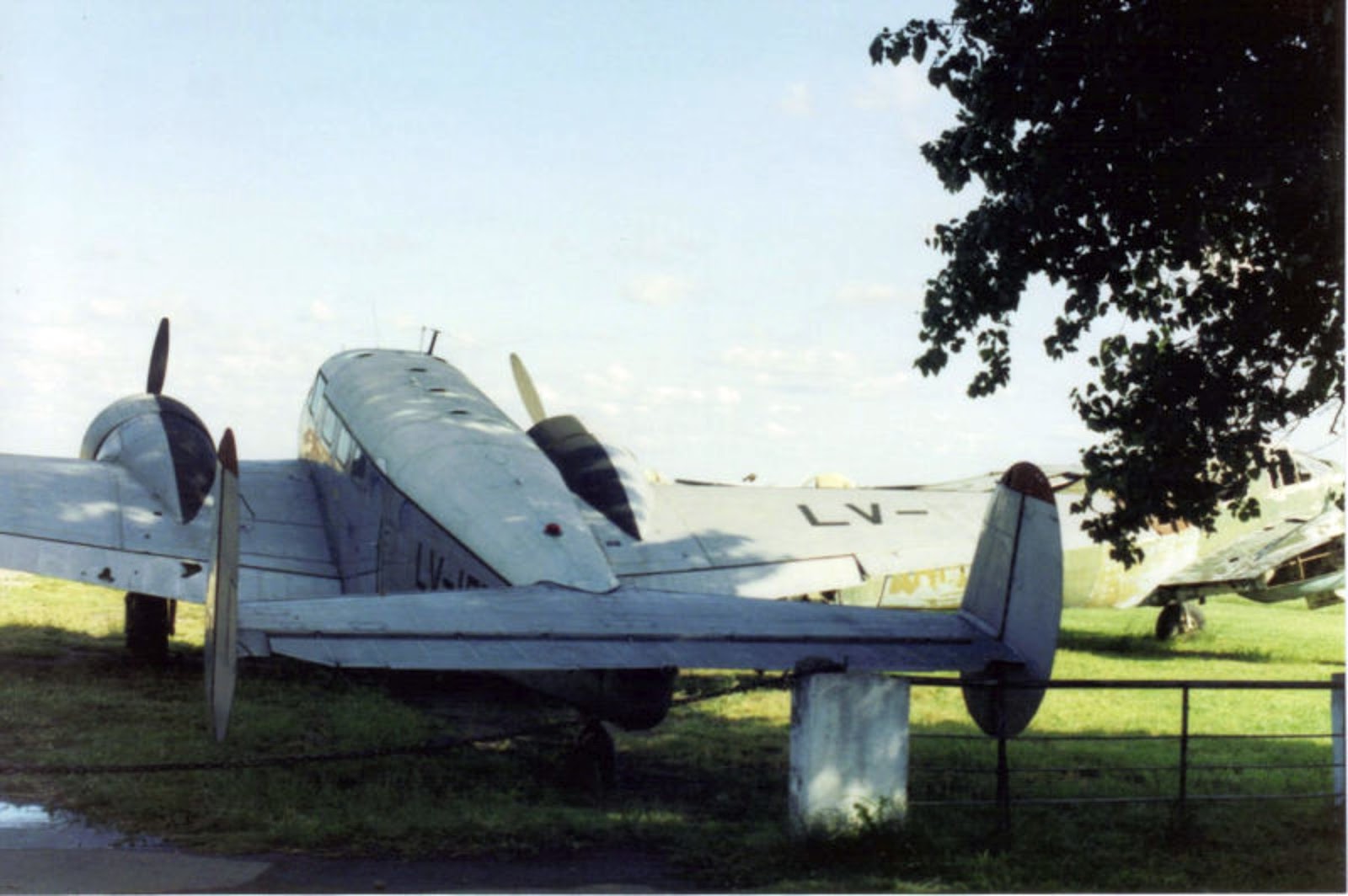 Historias Individuales: LV-IFE (CTA-50) Beech C-45H Expeditor c/n AF.579
