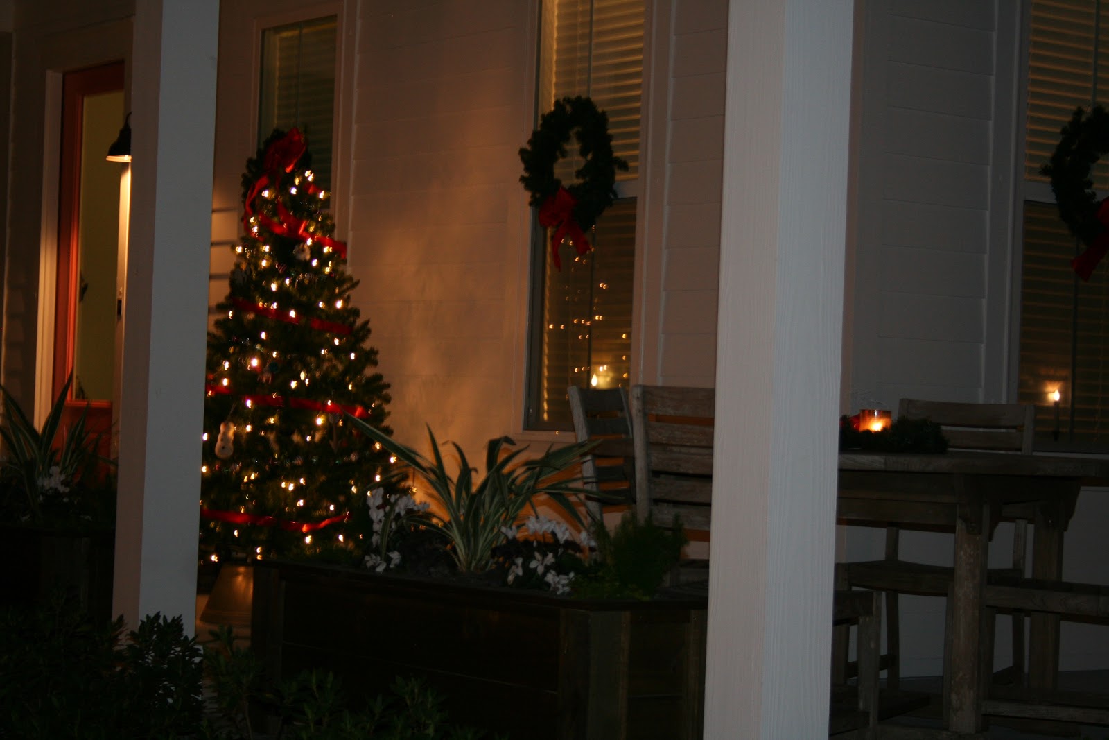 The Lowcountry Lady: Classic Outdoor Christmas Decorations