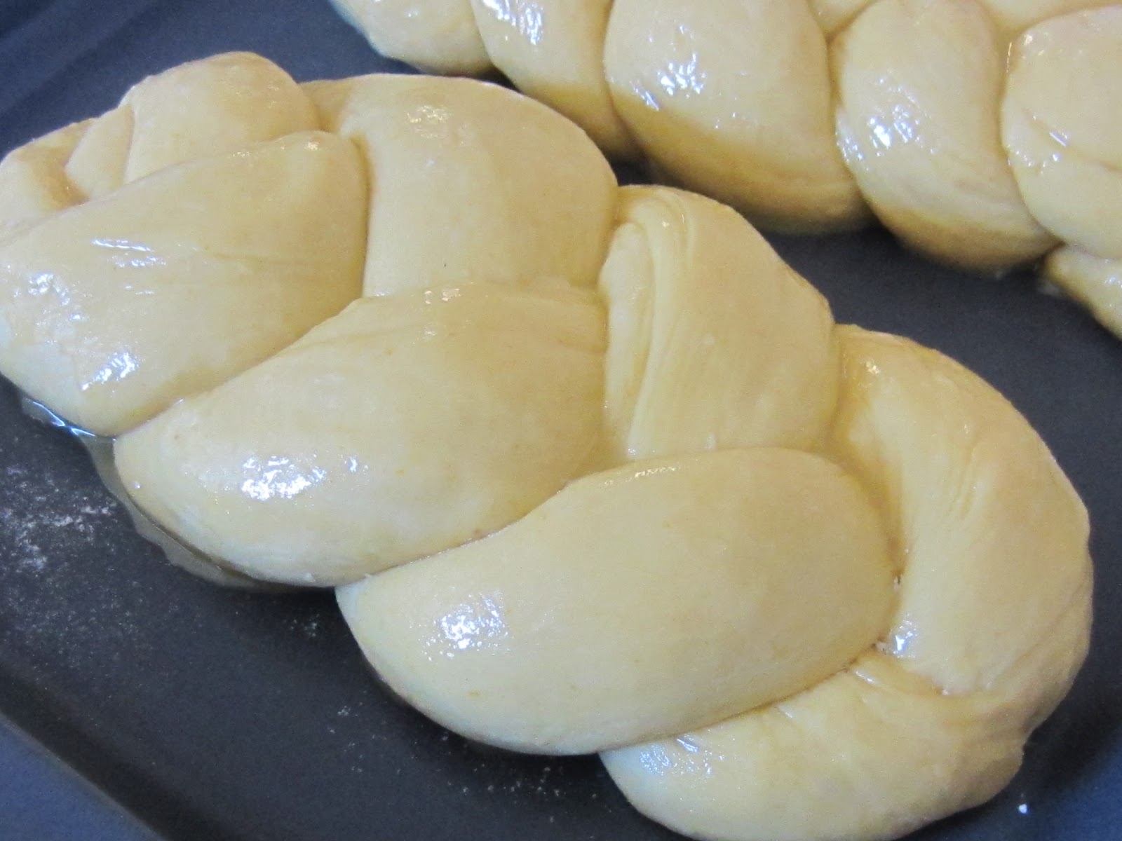 tea with hazel: tsoureki..my big fat greek buns