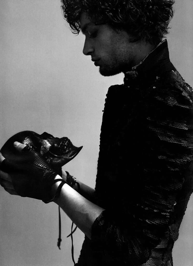 -Στον Κάλαθο-: Nick Rae 's got the looks