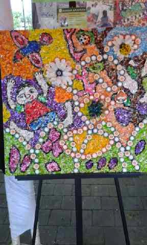 The Painting: lukisan sampah plastik