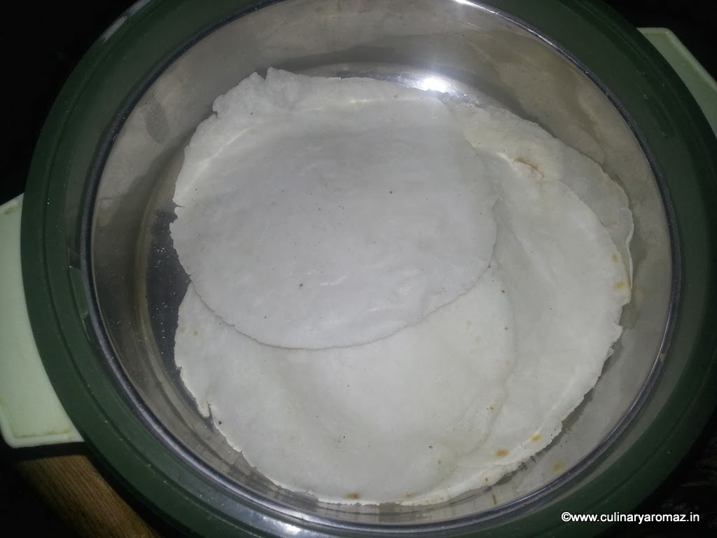 Culinary Aromaz: Ari Pathiri (Flattened Rice Powder Bread)
