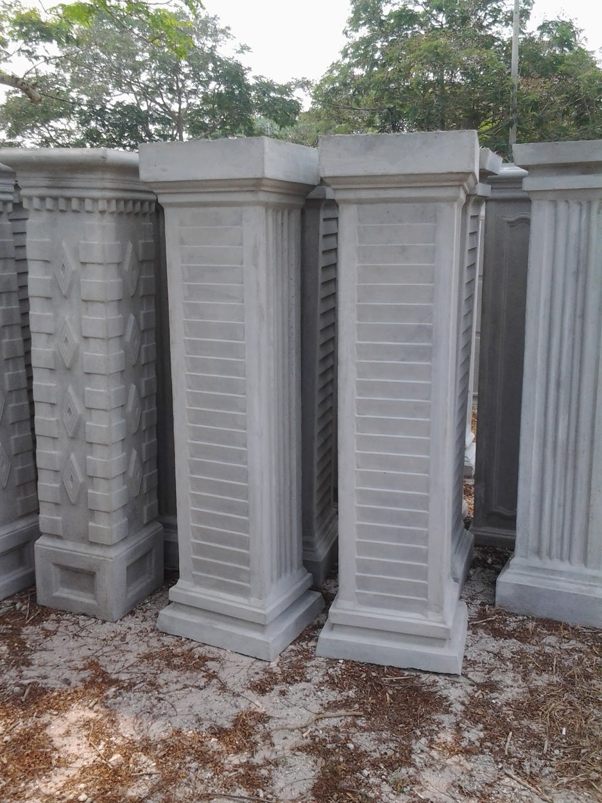 FOUR A ROMAN PILLAR: tiang pagar