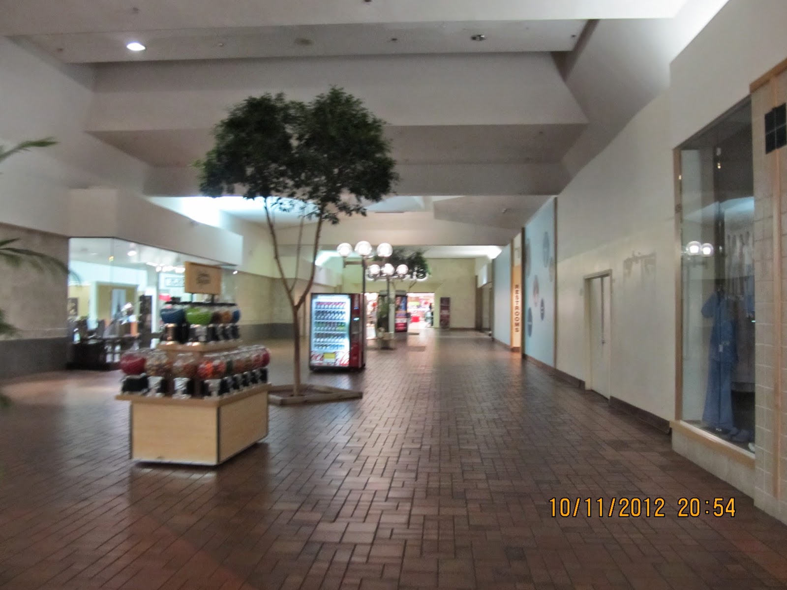 Trip to the Mall: Golf Mill Mall- ( Niles, IL)
