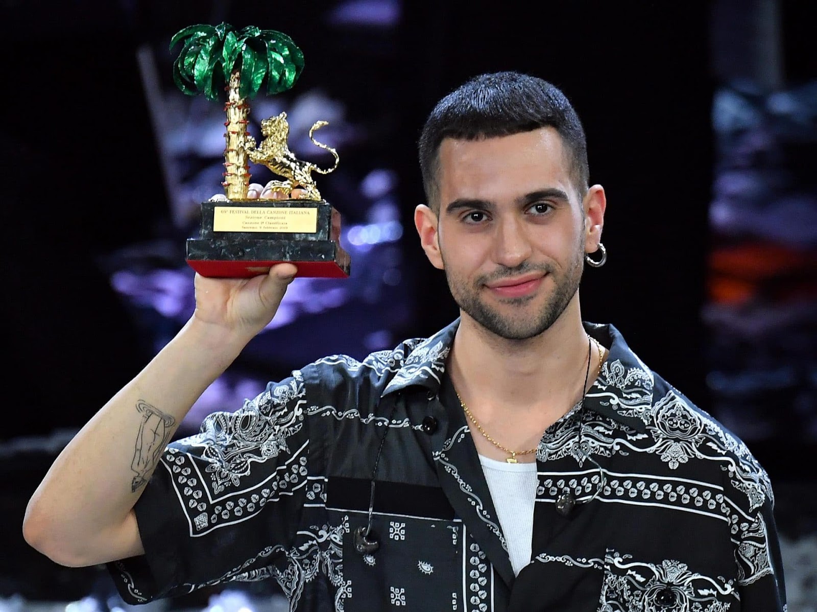 Itália: Mahmood confirma nova versão de "Soldi" para o Festival ...