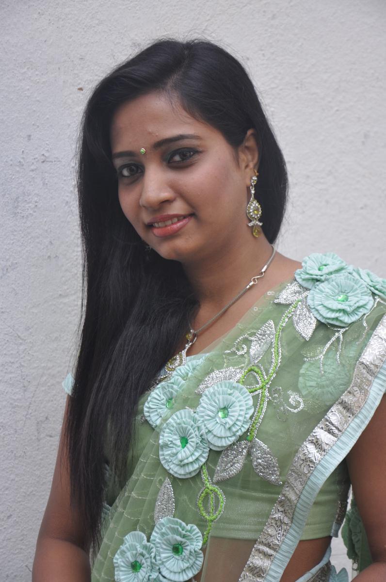 Kayavan Actress Nisha hot and saxy navel show in saree