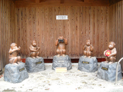 Daily Glimpses of Japan: Three (+2) Wise Monkeys, Suma-dera, Kobe