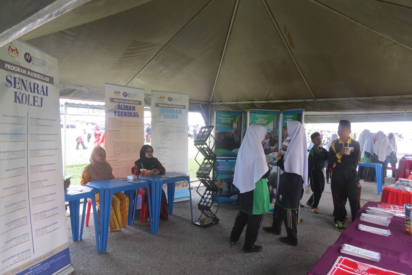 SMK AGAMA MELOR: Pameran Pendidikan, Pemeriksaan Kesihatan, Kaunter JPJ