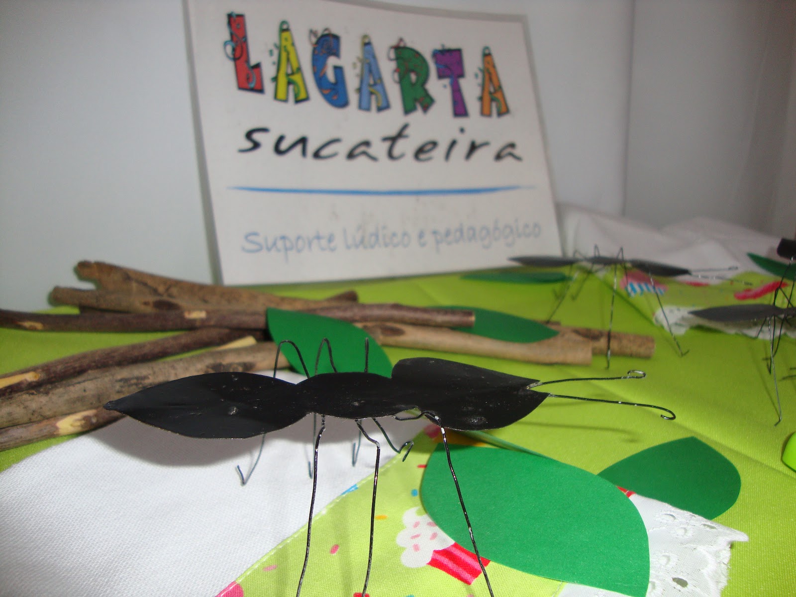 Lagarta Sucateira: FORMIGUINHA, FORMIGUINHA....