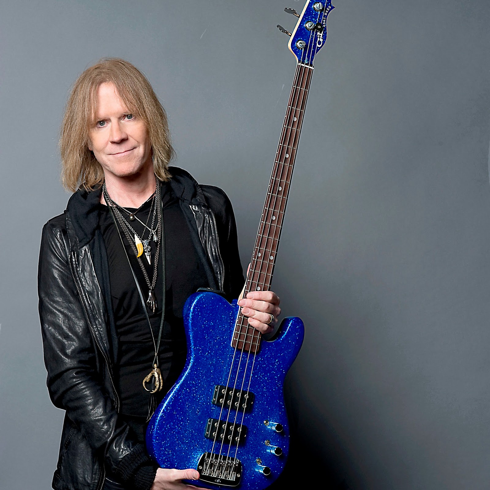 Bass Guitar In The World: The Bass Dimension: Tom Hamilton