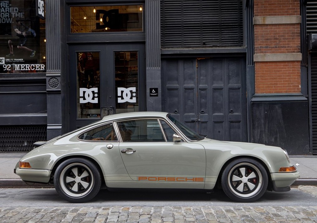 Extreme Machines.: Singer 911, Bringing back History.