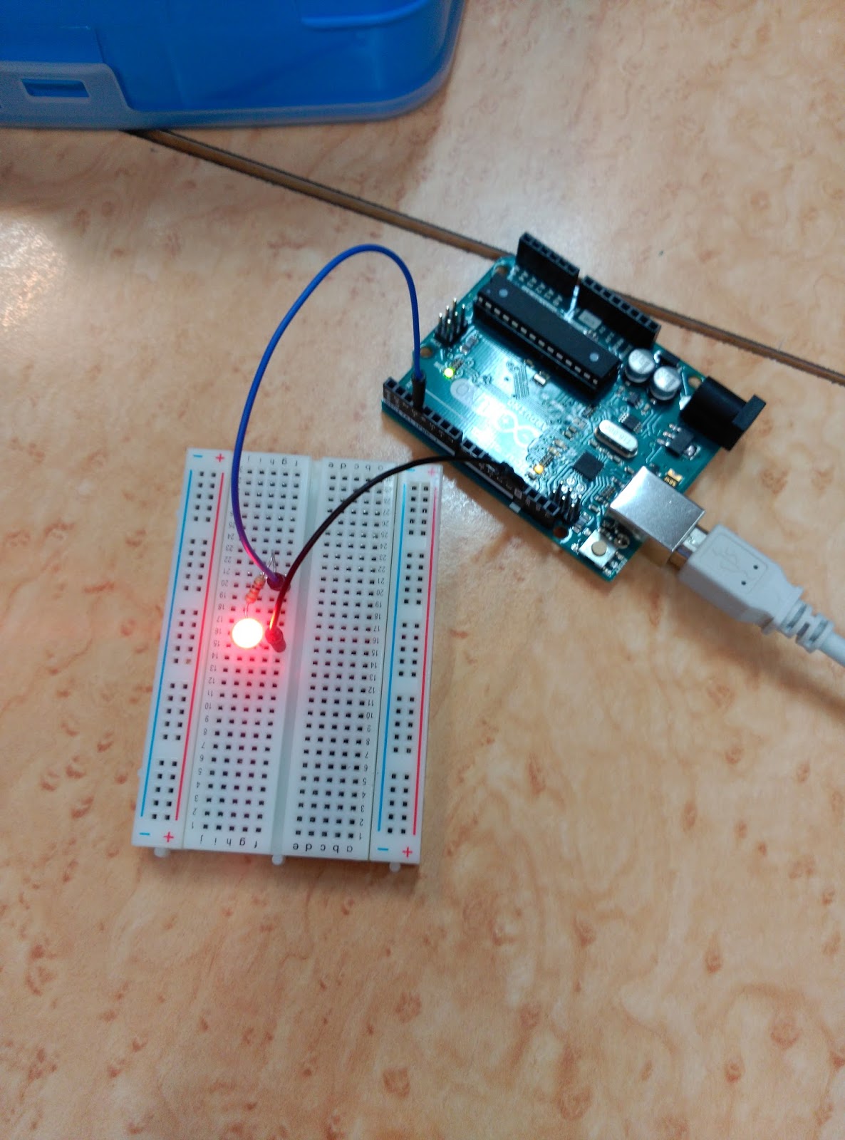 #PortfoliodeSLoRe15: ARDUINO UNO-encender y apagar un LED #PortfoliodeSLoRe15: ARDUINO UNO-encender y apagar un LED