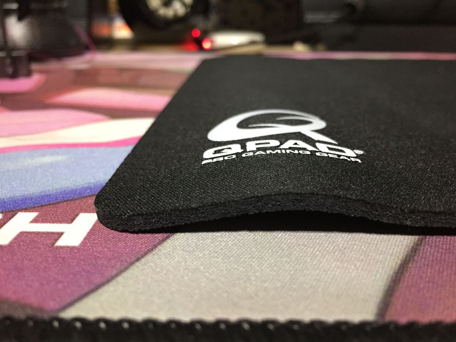 Chocolate Device2: Qpad UC V2 Pro Gaming Mouse pad