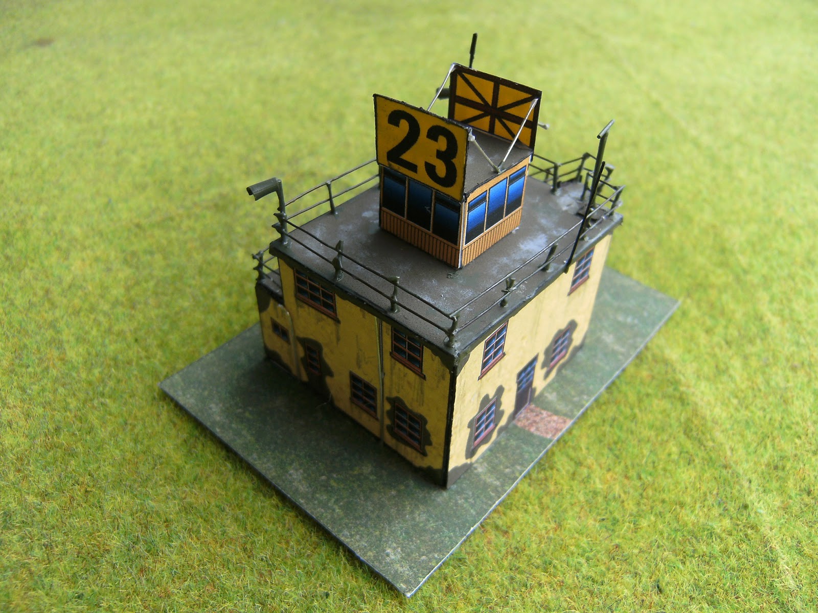 Happyscale-Modellbau: British Airfield Control-Tower WW2 - papermodel 1 ...
