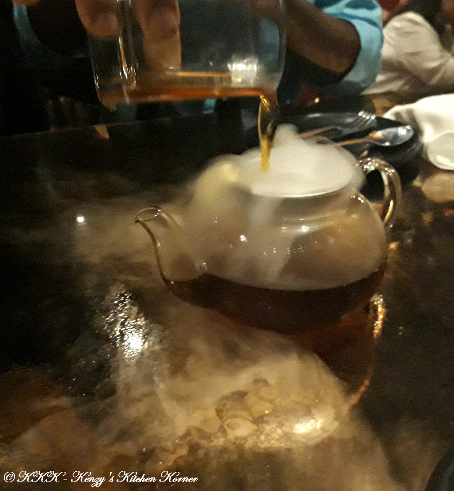 Kenzy's Kitchen Korner... : Farzi Cafe - A food purist happily ‘farzified’!