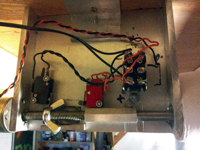 BuildIts: Motorized Projector Screen