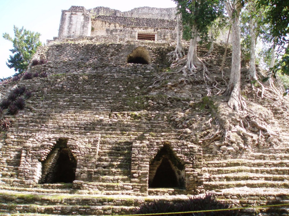ZONA ARQUEOLÓGICA DE DZIBANCHÉ - KINICHNÁ ~ BITACORA ADVENTURE