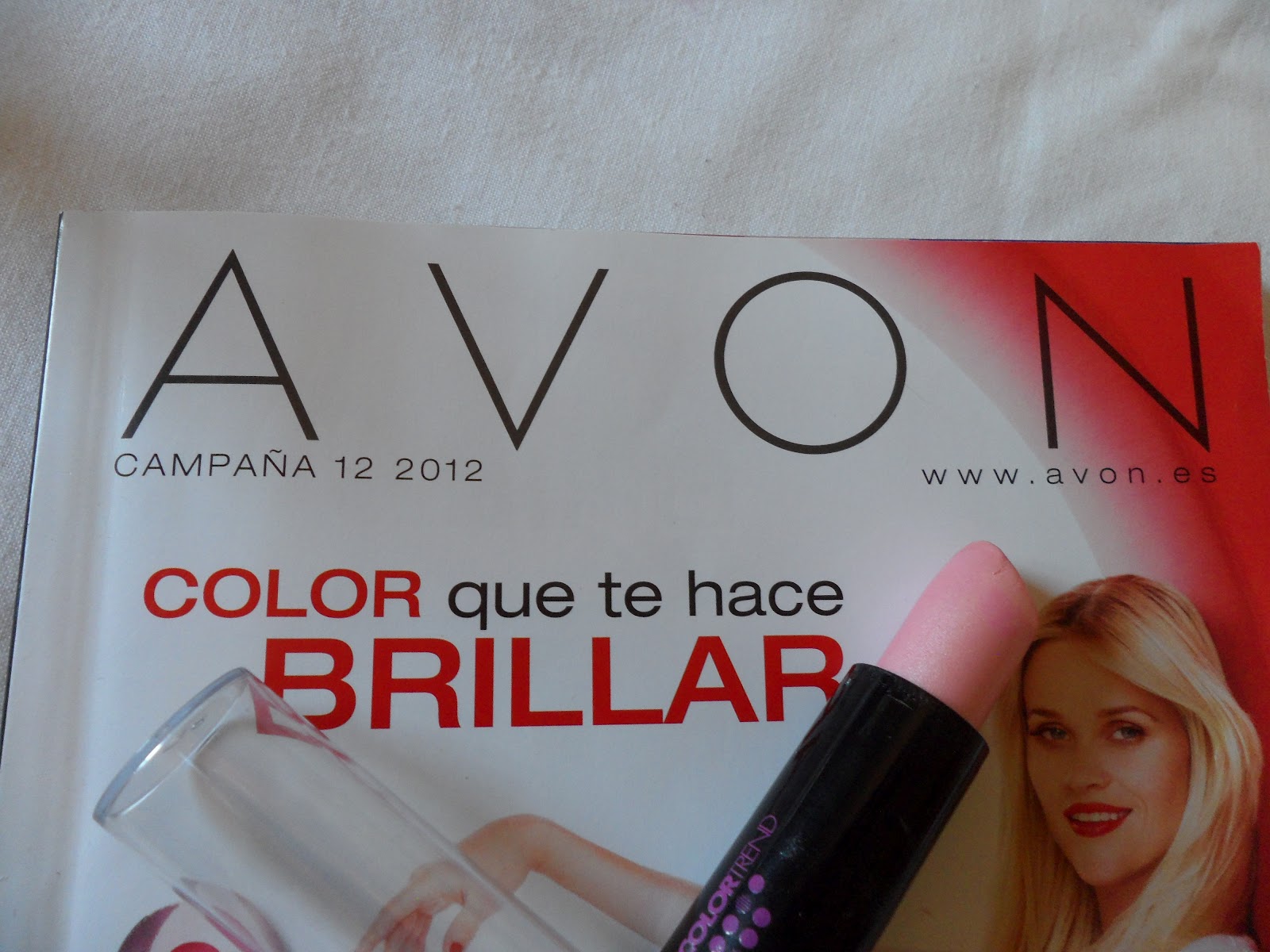 Lolita y sus pinturitas: Labiales Colortrend Avon
