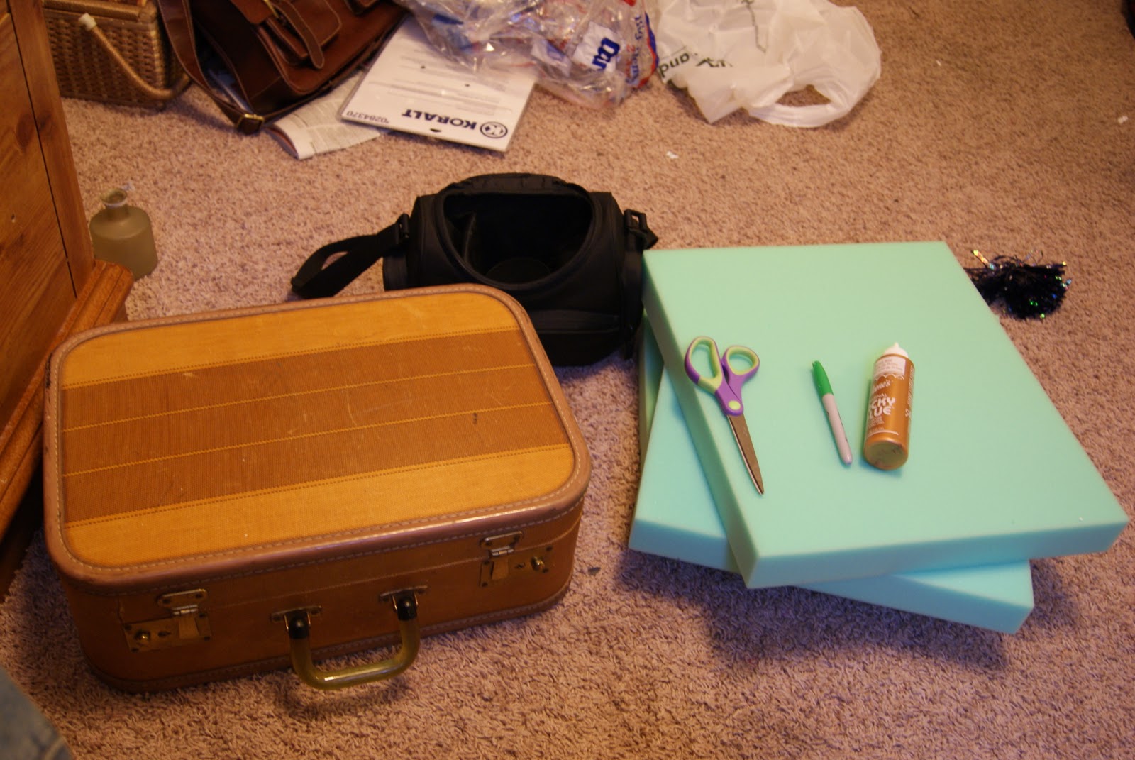 RedlightPhilosophies: Hard Camera Case DIY