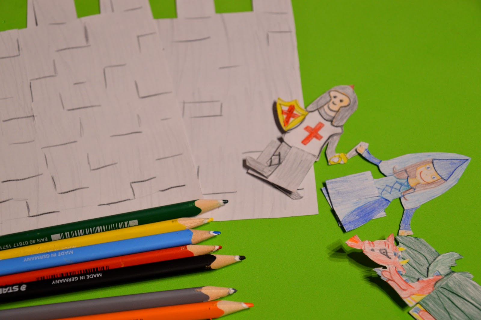 Craft: Make a Card Castle Play Scene with Dragon, Knight and Princess ...