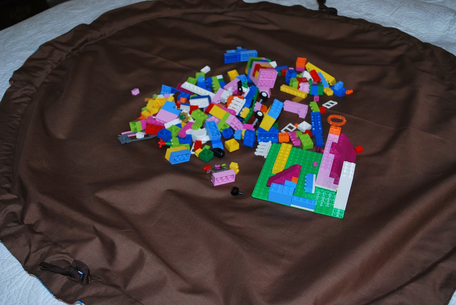 If I Can Sew It, You Can Sew It: Lego Sack Tutorial