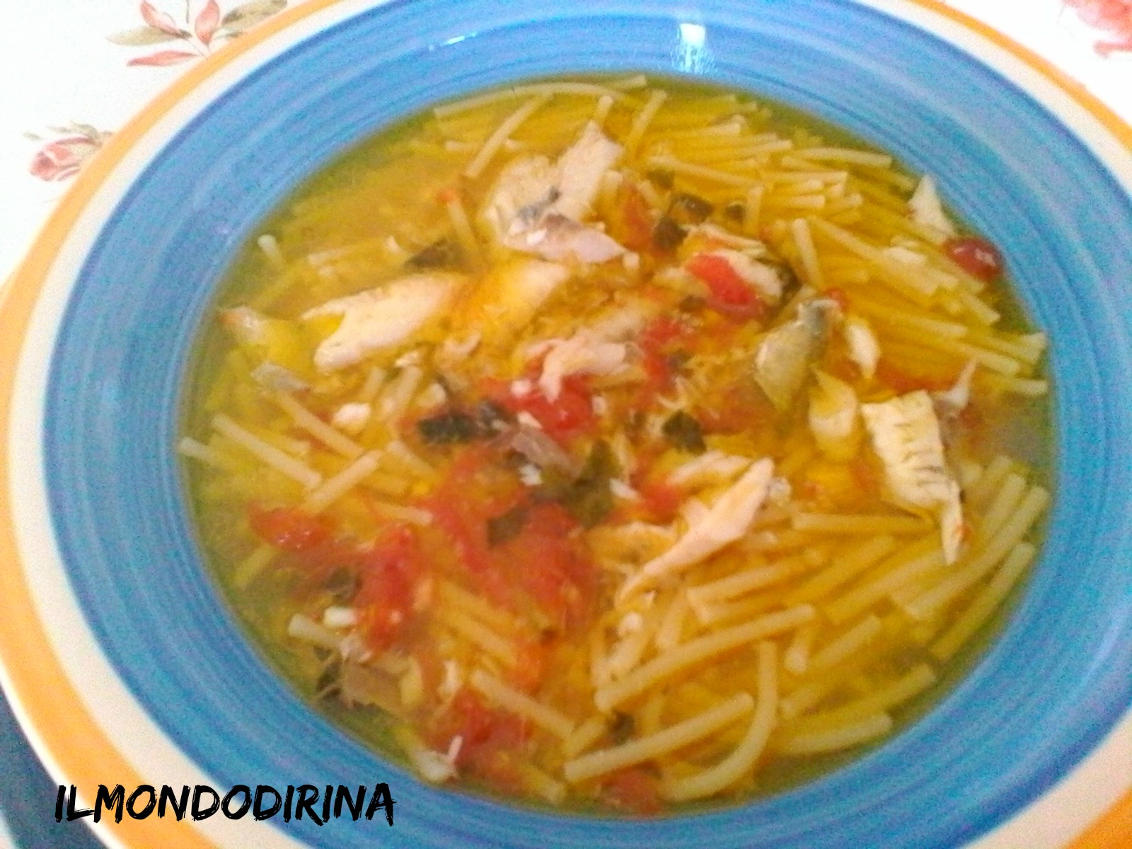 Brodo di pesce con spaghetti rotti | Ricetta ed ingredienti dei ...