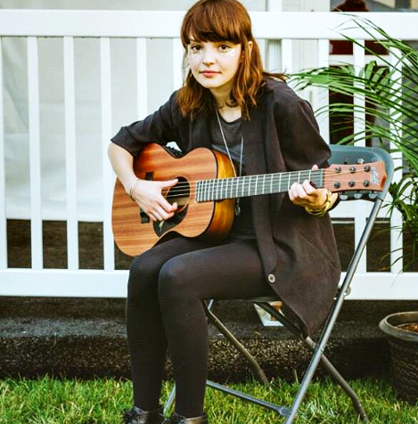 Mengenal Lauren Mayberry