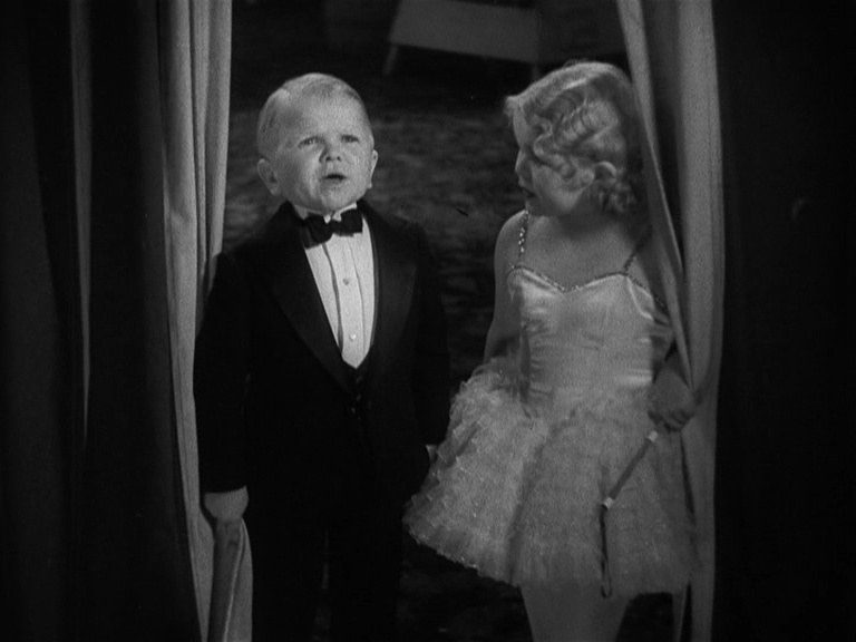 Movie Freaks Pinhead